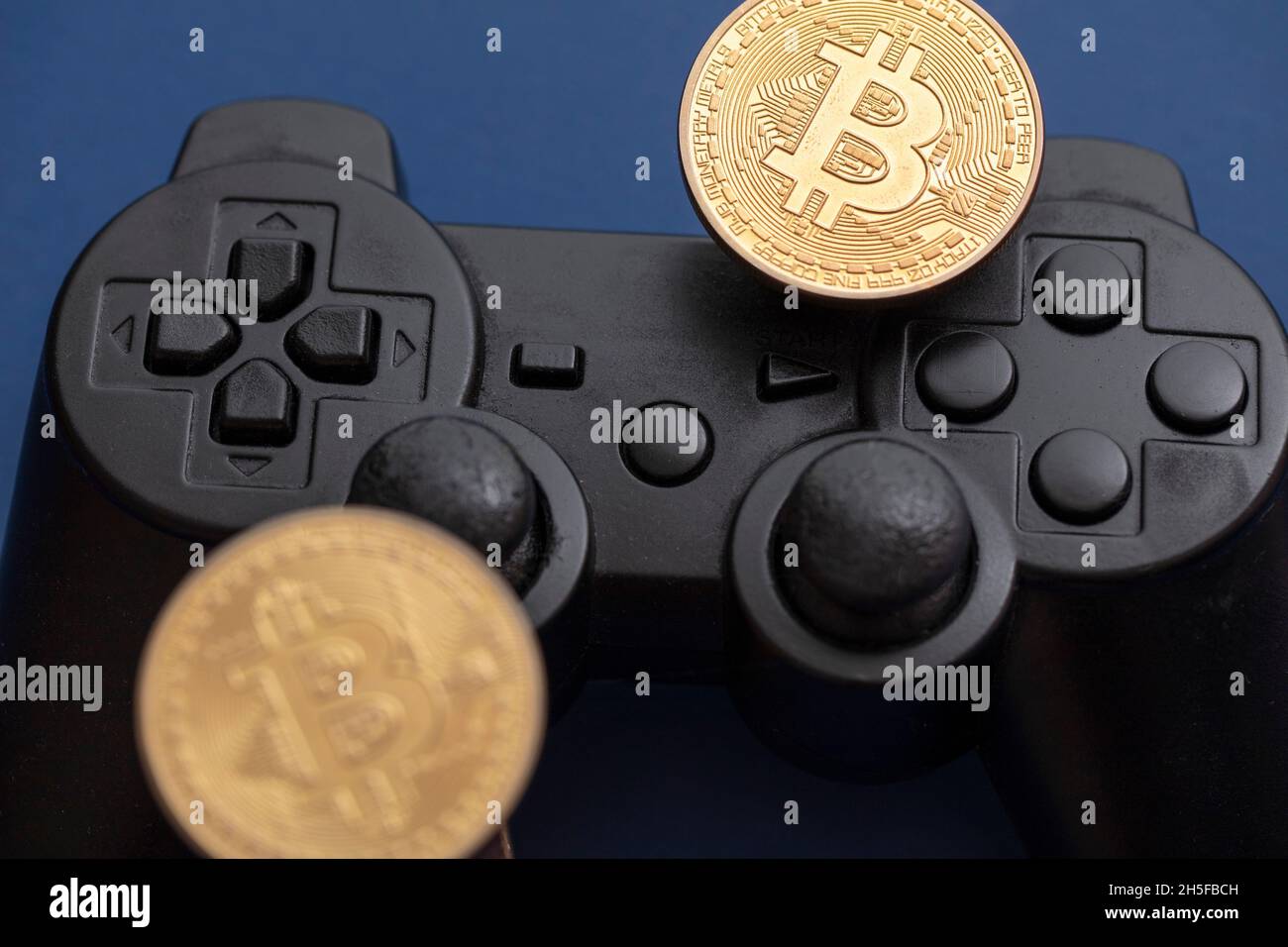 Controller symbol hi-res stock photography and images - Alamy