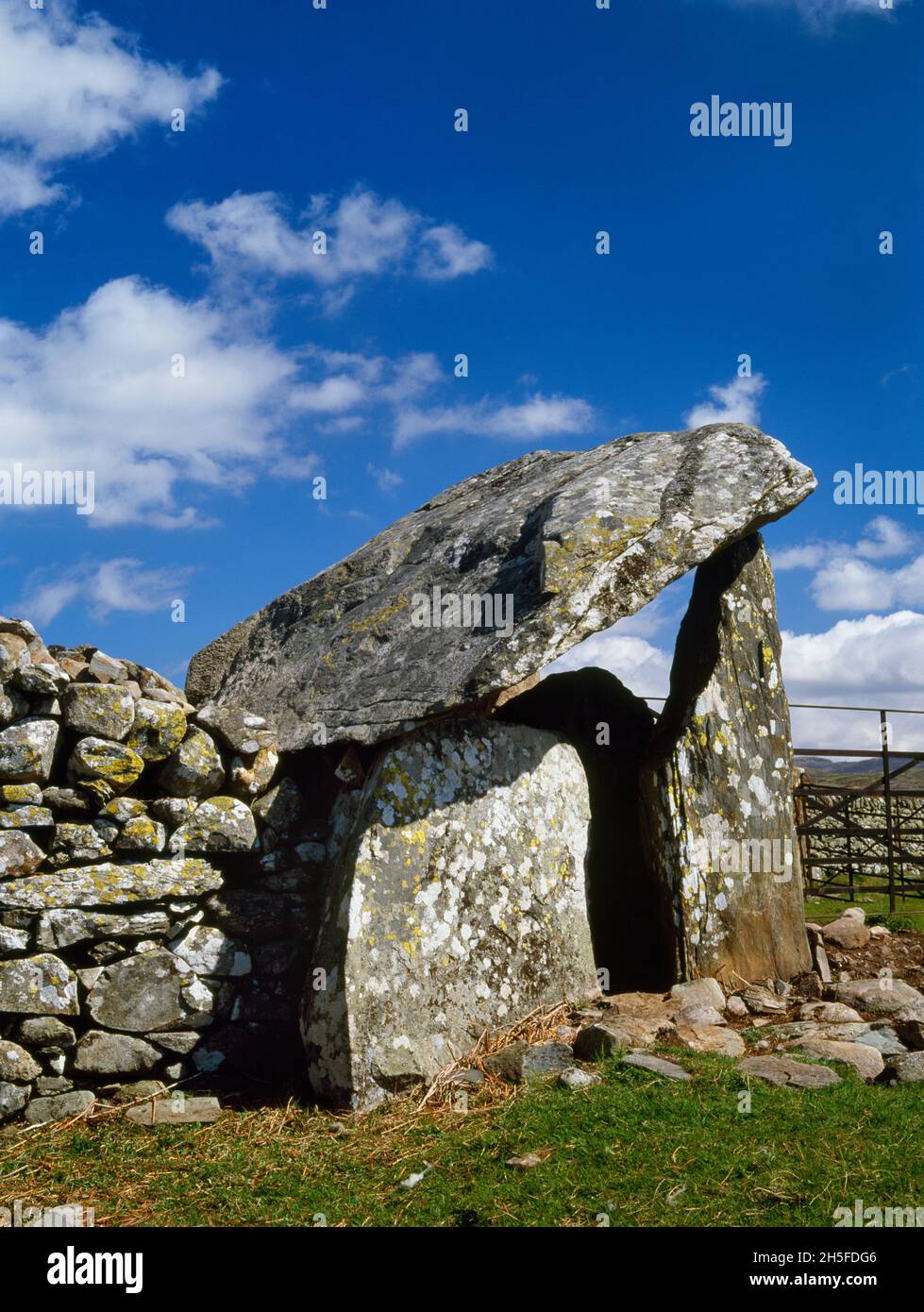 British portal dolmen hi-res stock photography and images - Alamy