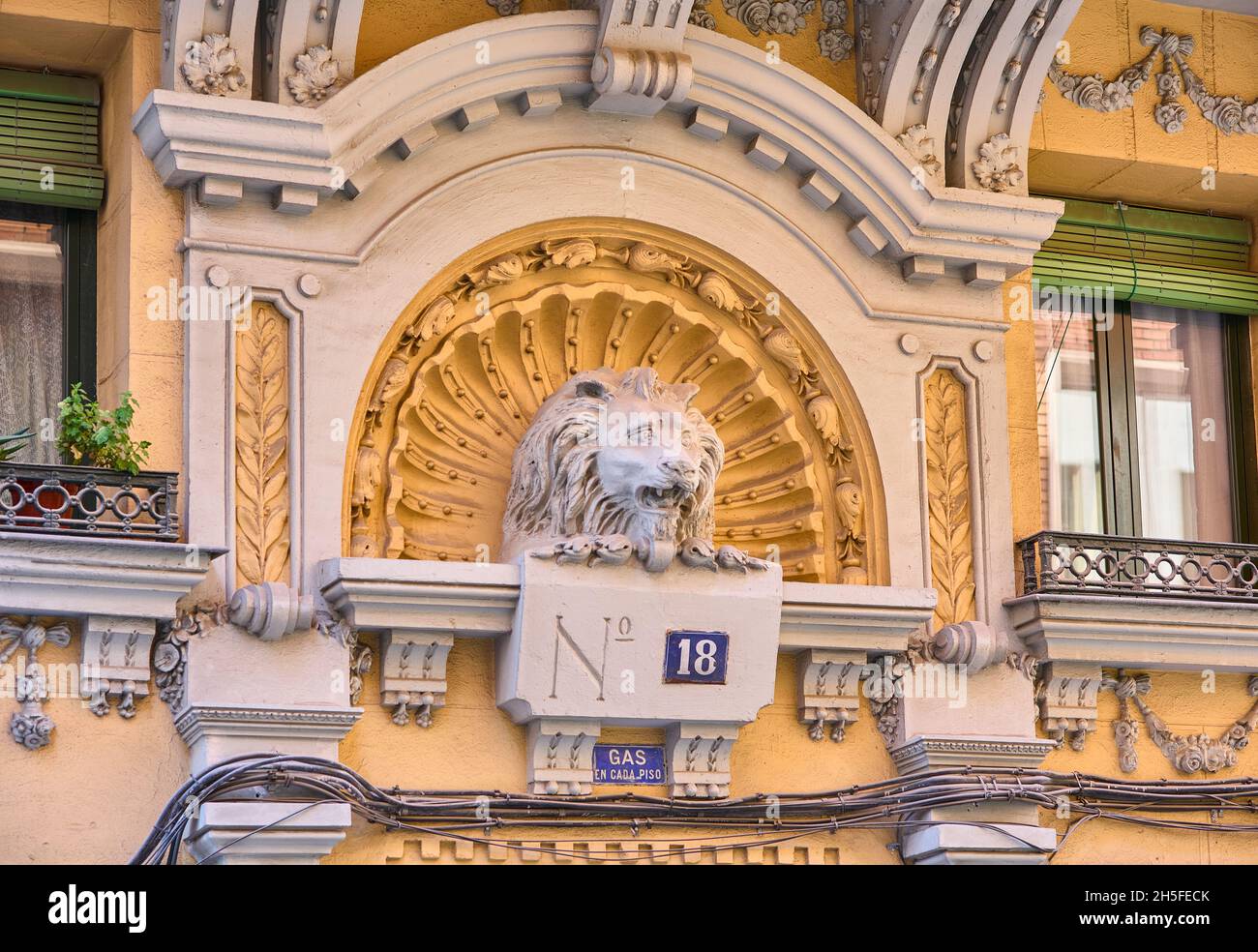 Lion building hi-res stock photography and images - Alamy