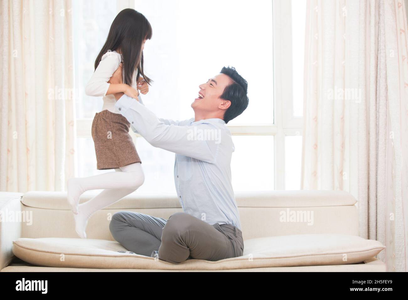 Father open arms daughter hi-res stock photography and images - Alamy