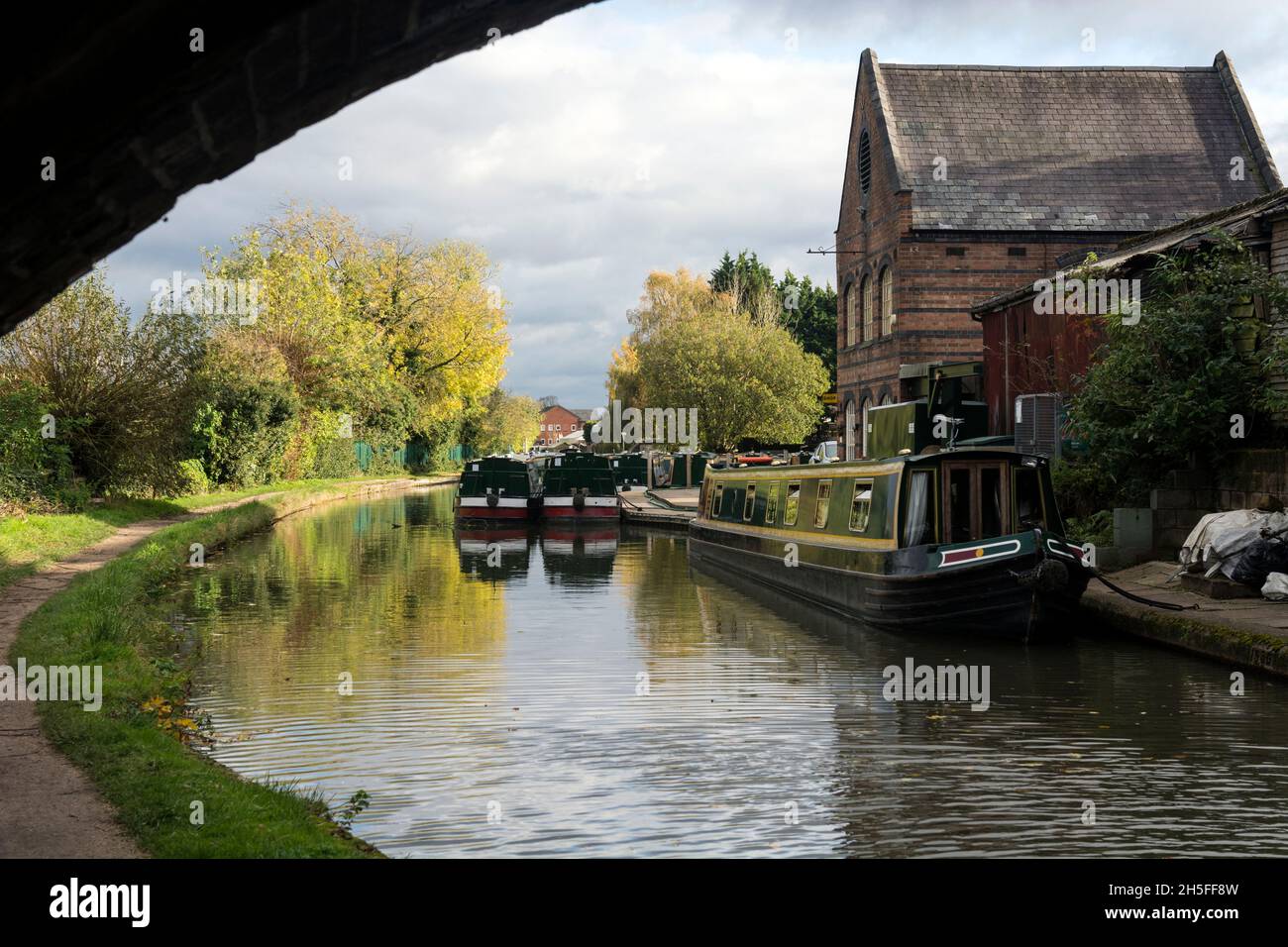 Kate Boats boatyard, Grand Union Canal, Warwick, Warwickshire, UK Stock ...