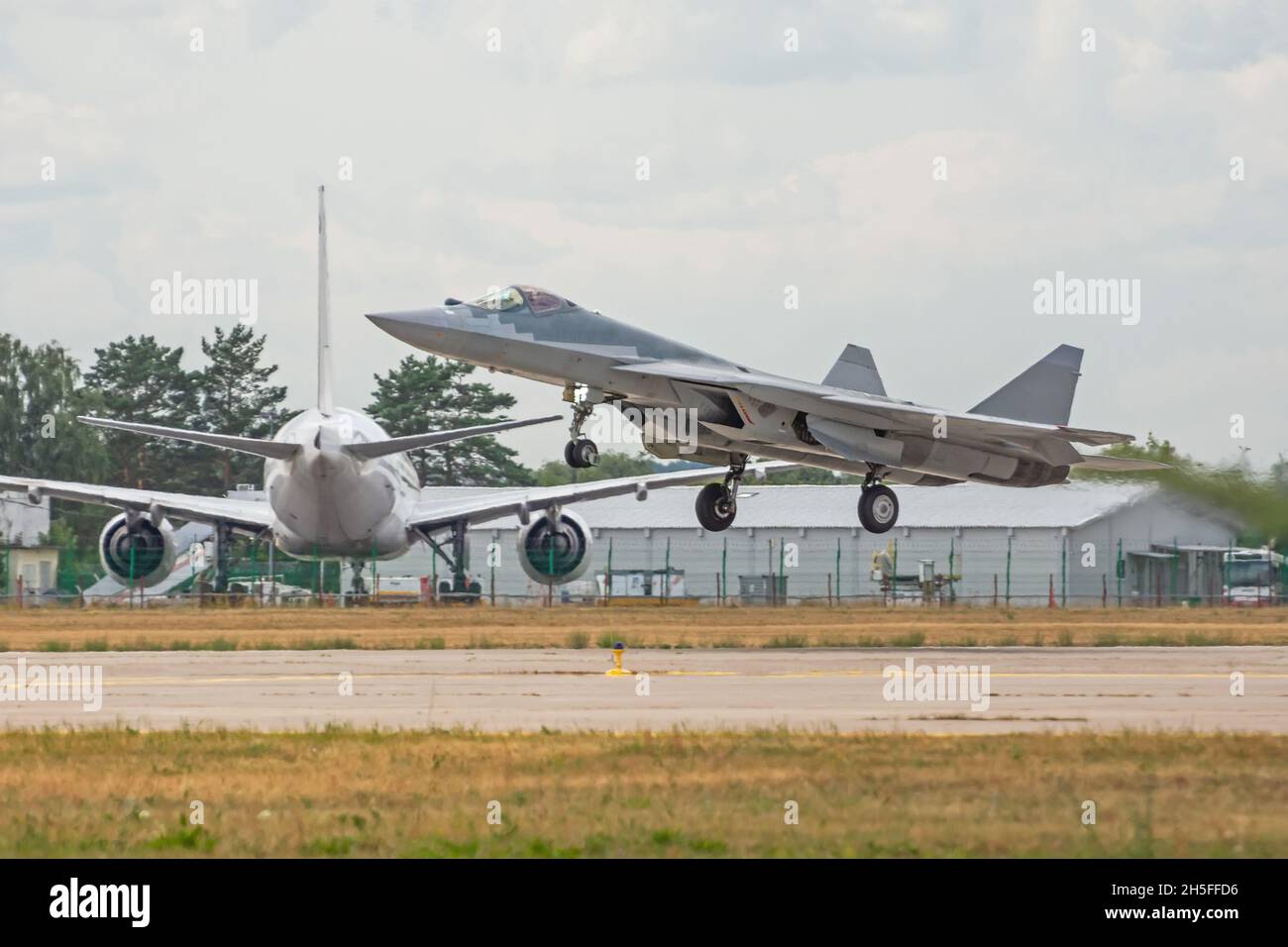 Jet take off hi-res stock photography and images - Alamy