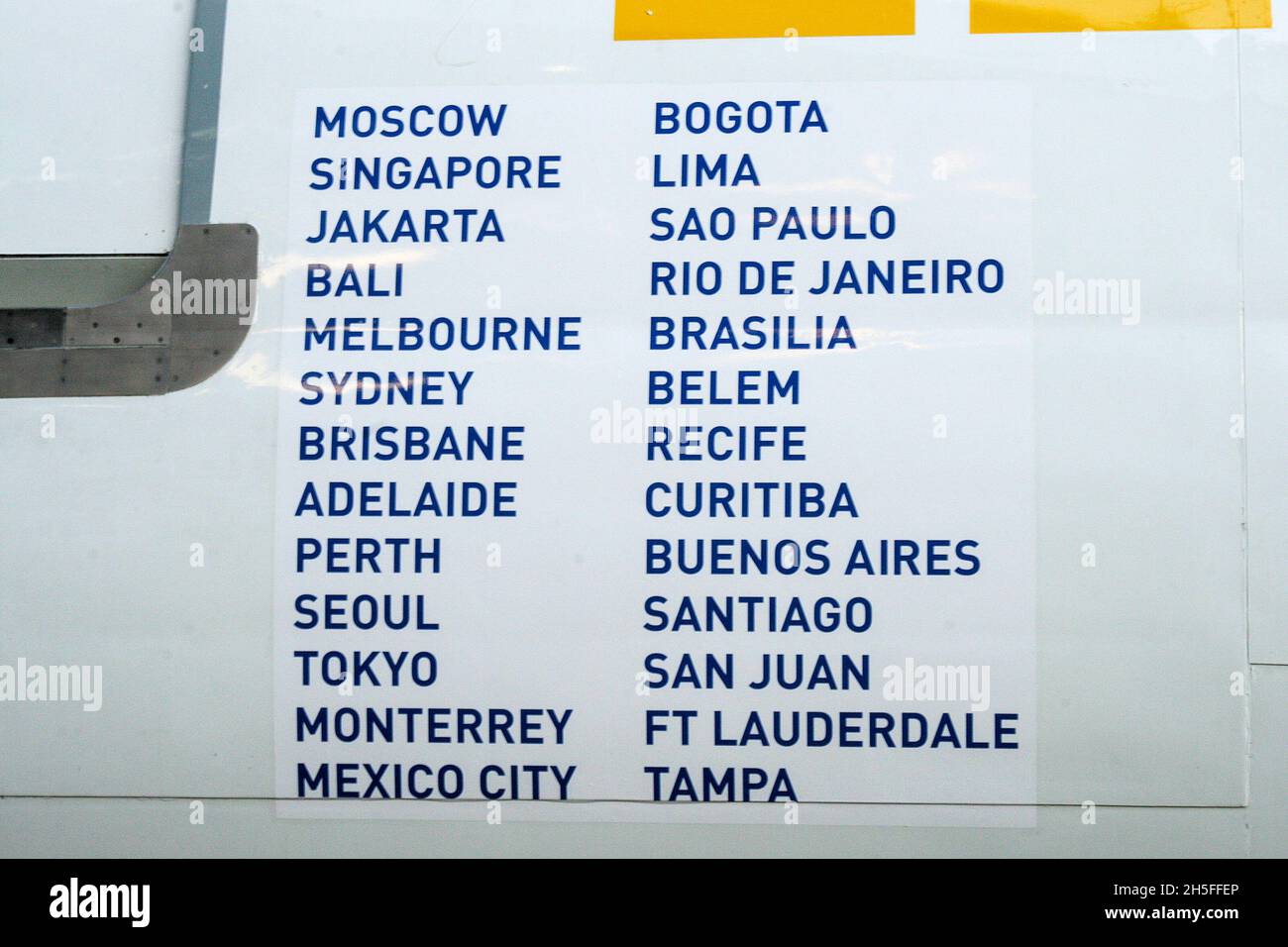 Ed Force One Boeing 757 G-STRX of Iron Maiden painted for The Final ...