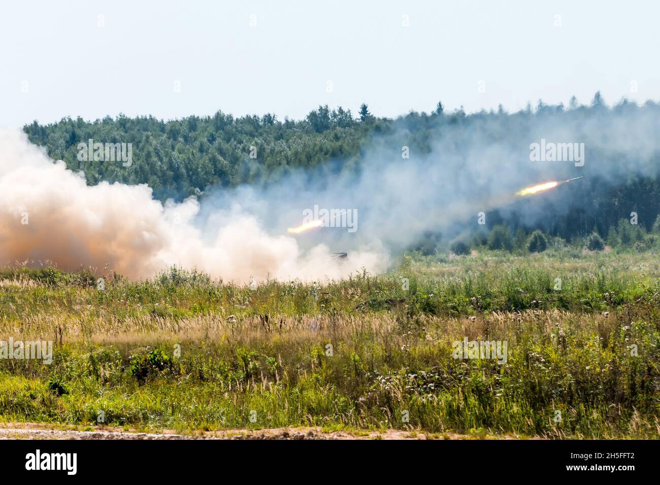 War conflict military head head shot hi-res stock photography and ...