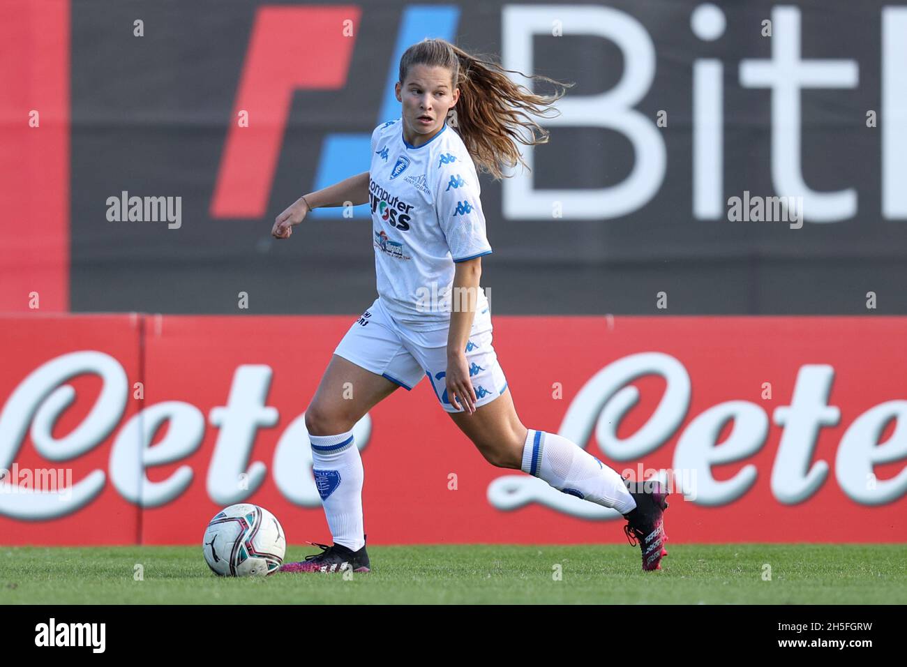 Football ladies ladies women w hi-res stock photography and images - Alamy
