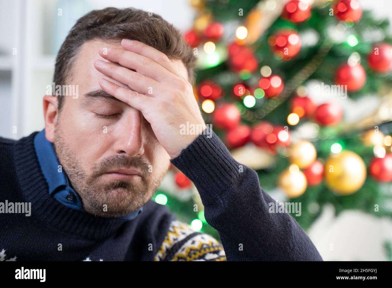 Sad man christmas hi-res stock photography and images - Alamy