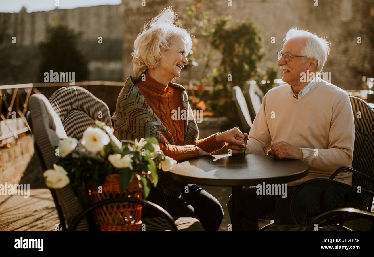 Old man conversation cafe elderly hi-res stock photography and images ...