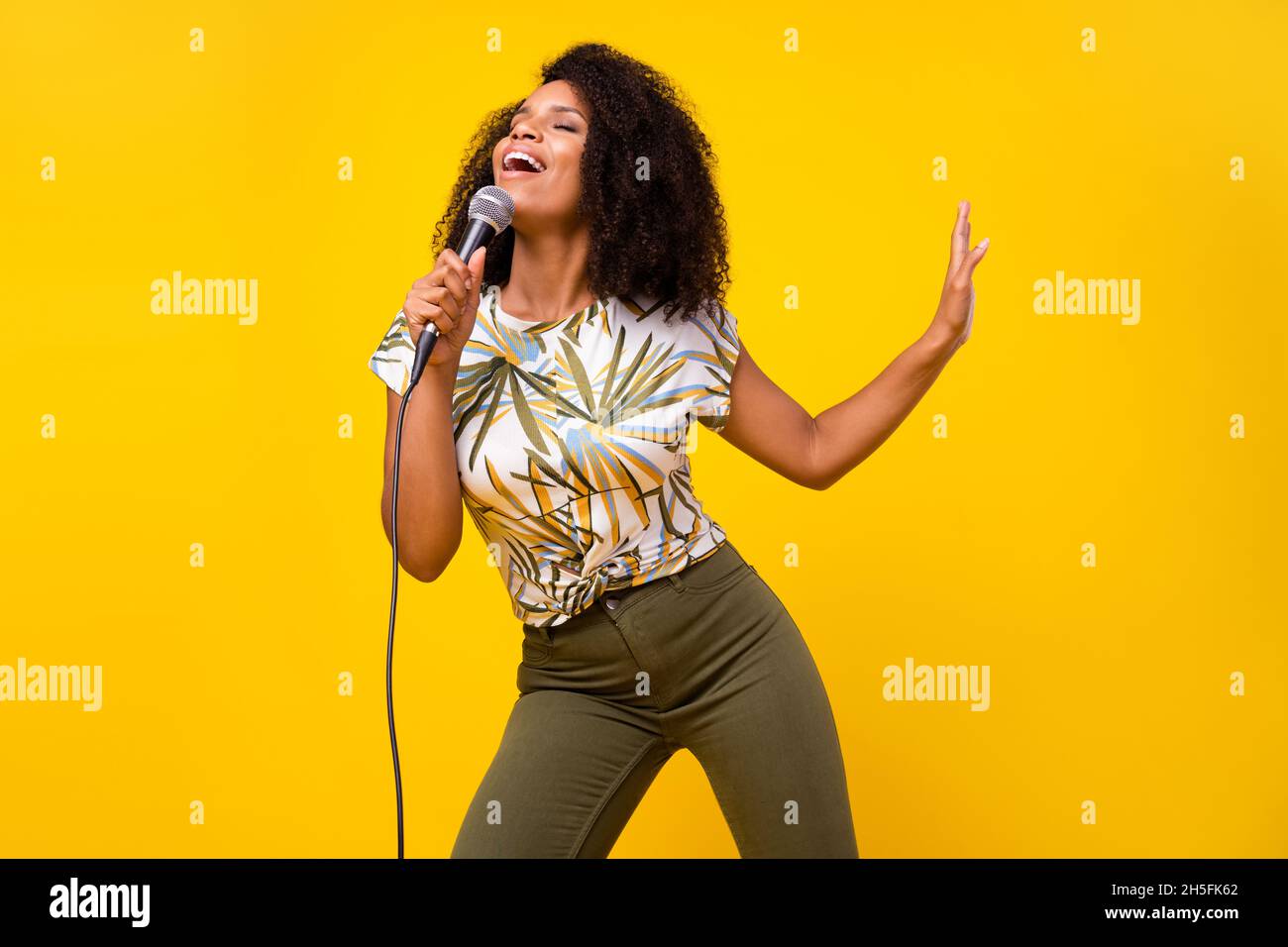 Photo of young pretty afro girl singer mic pop celebrity performance ...