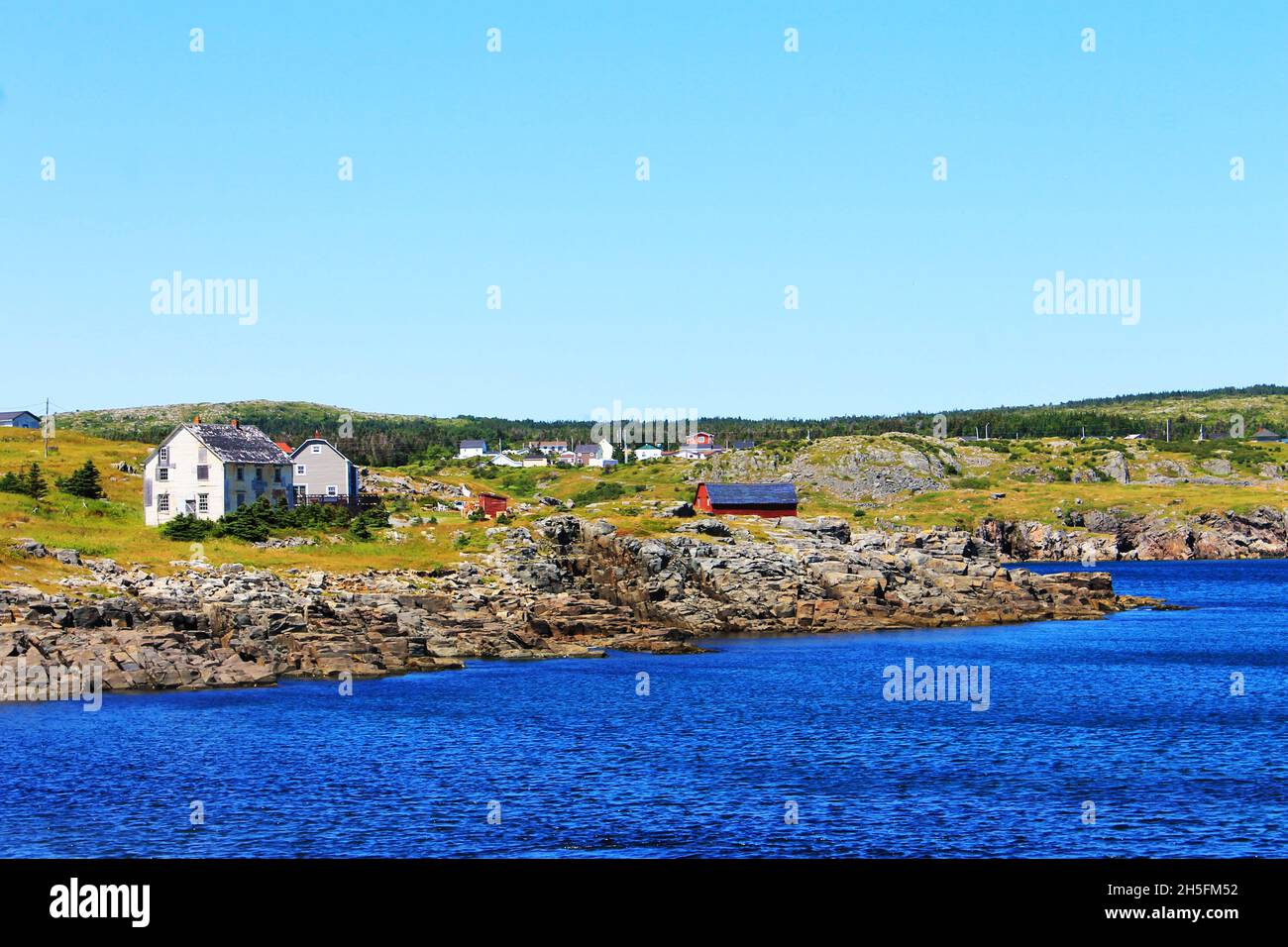 Houses along the rugged coastline of a small fishing village, Elliston ...