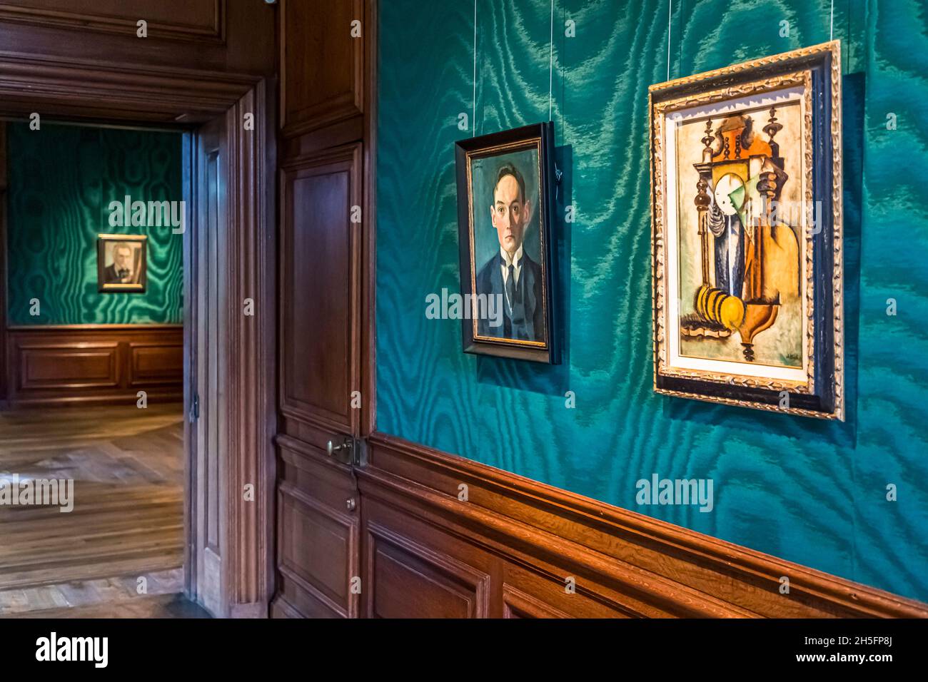 Ruurlo Castle houses the largest collection of works by Dutch artist ...