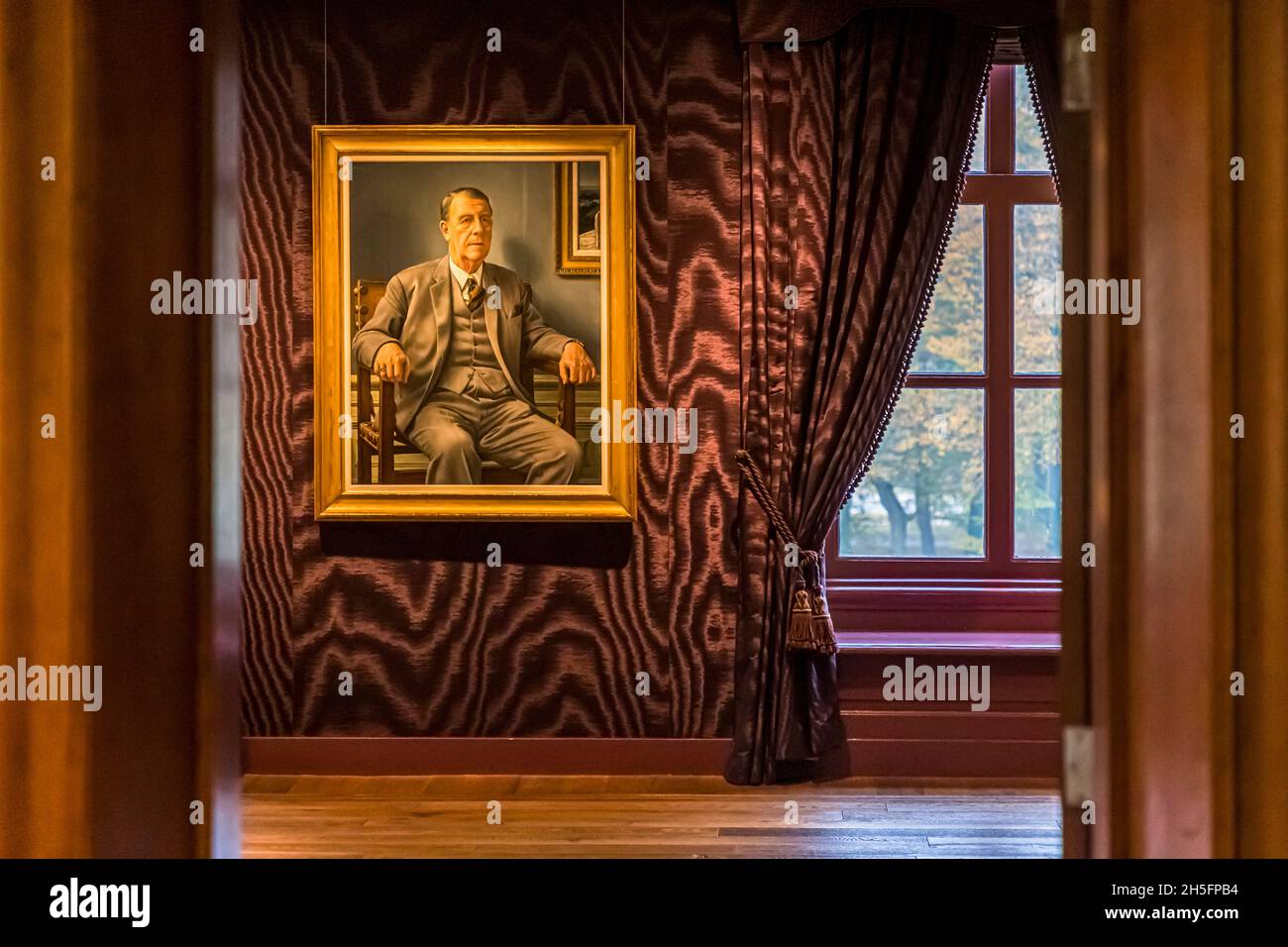 Ruurlo Castle houses the largest collection of works by Dutch artist ...