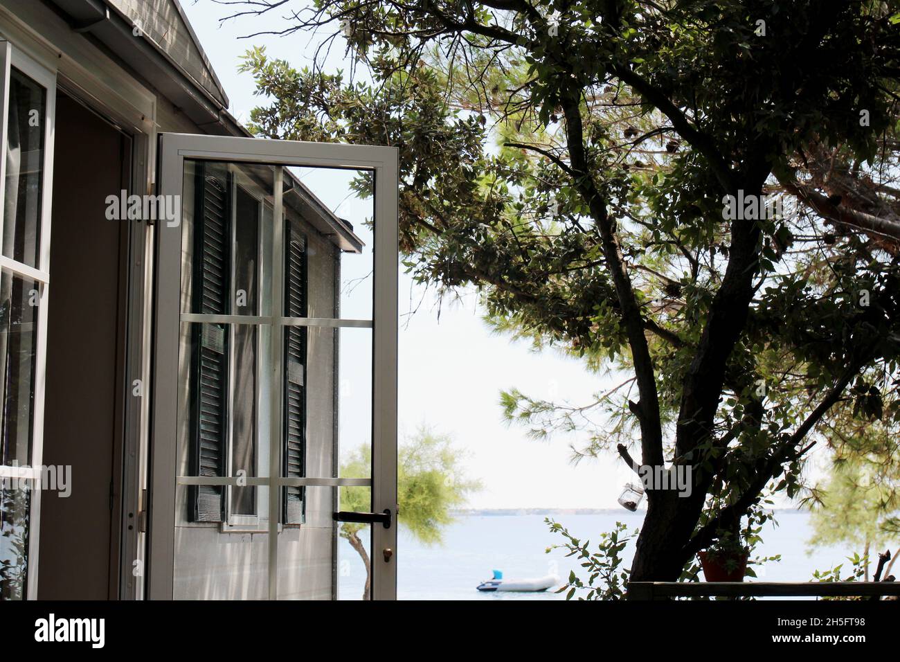 Teil eines Mobile Homes, Haus am Meer, am Strand von Vir, Kroatien ...