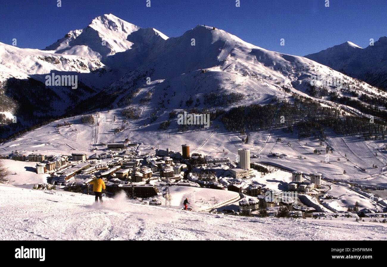 Italy piedmont sestriere village ski hi-res stock photography and ...