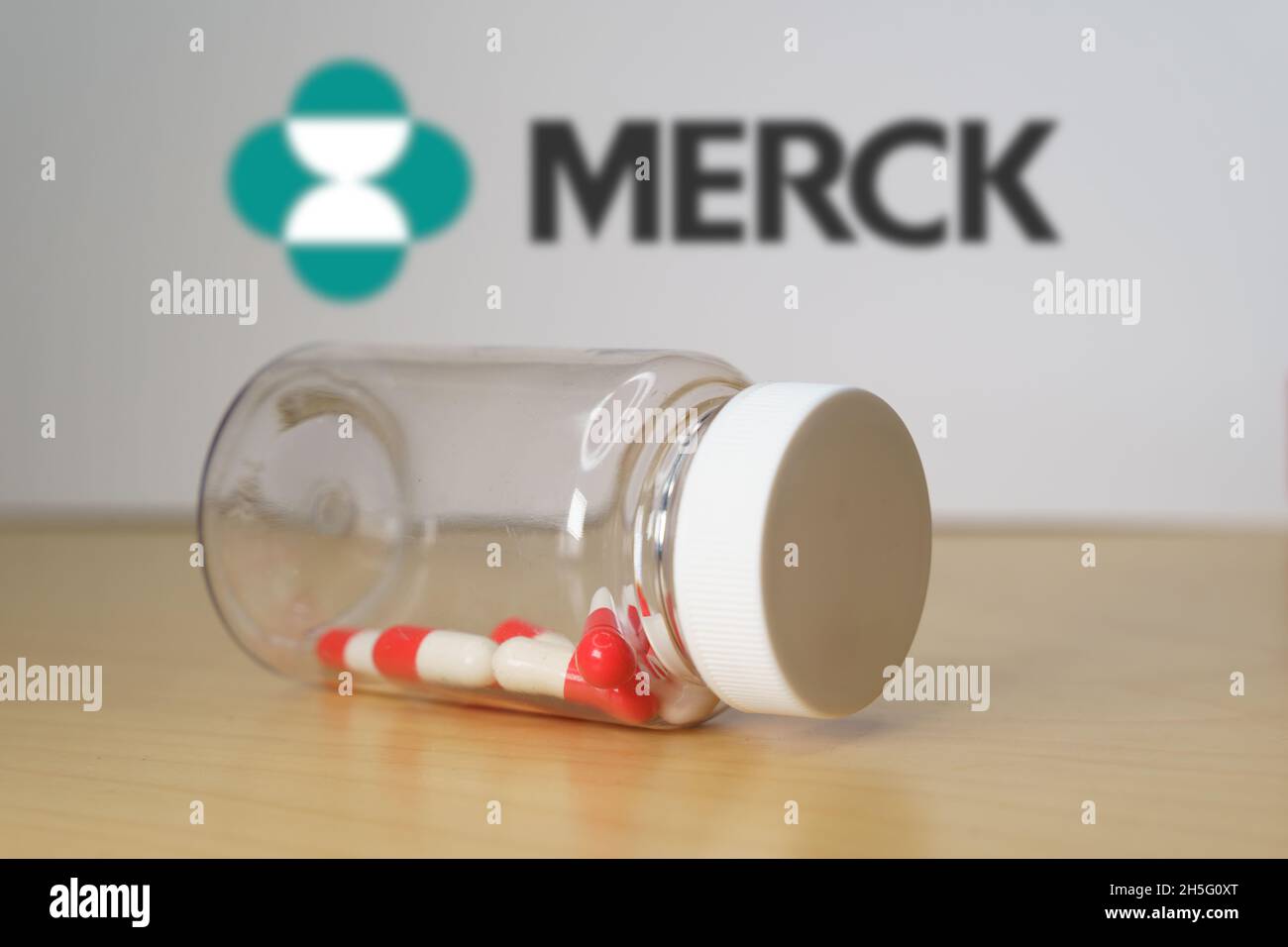 Barcelona, Spain. November 2021: Prescription bottle and capsules ...