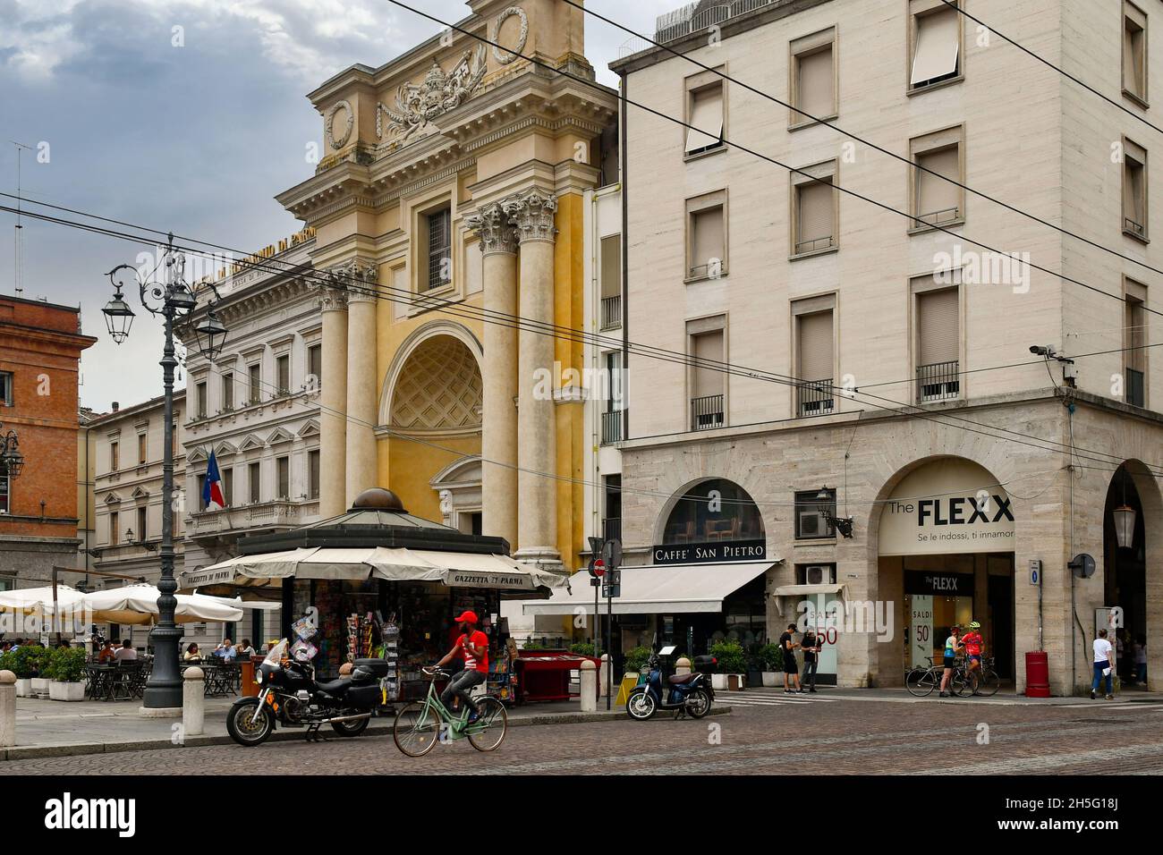 Giuseppe garibaldi square hi-res stock photography and images - Alamy
