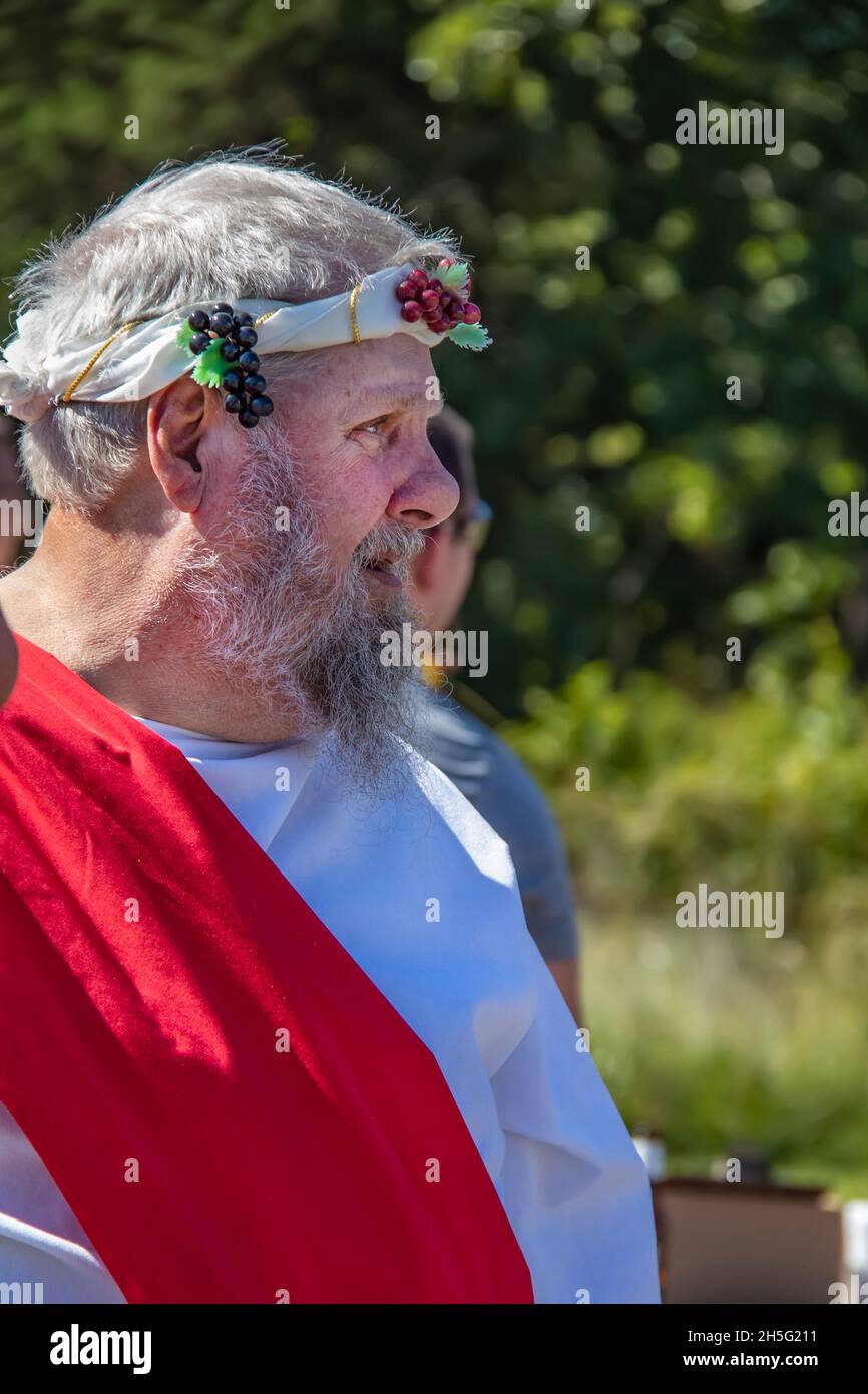 Man toga grapes hi-res stock photography and images - Alamy