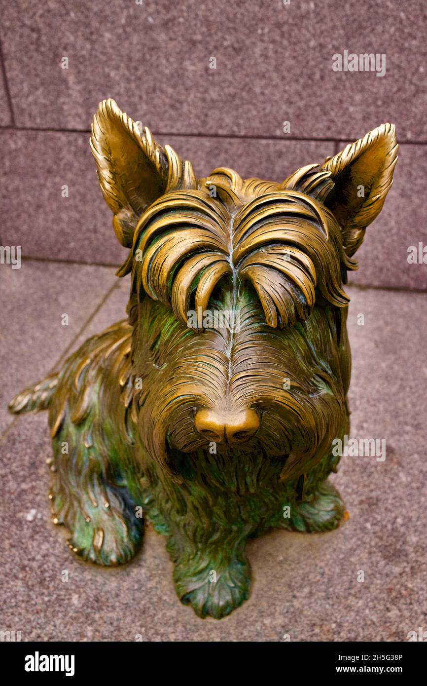 Sculpture of Franklin Delano Roosevelts dog Fala at the FDR Memorial in ...
