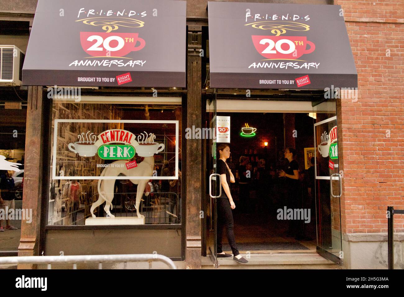 Fans at the Friends 20th Anniversary Popup in SoHo neighborhood in New ...