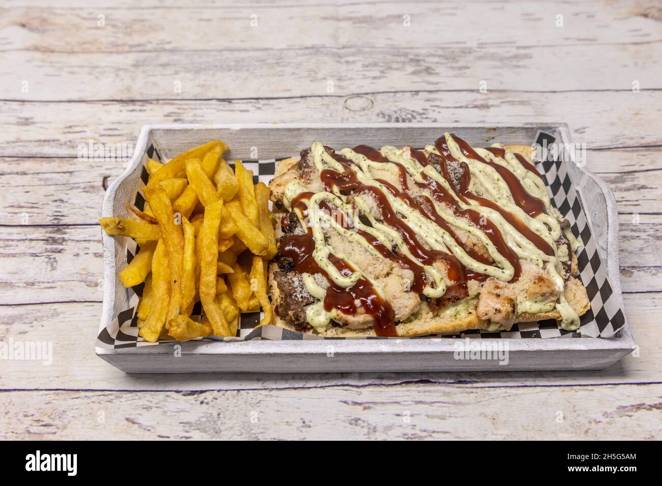 Covered food dish tray hi-res stock photography and images - Alamy