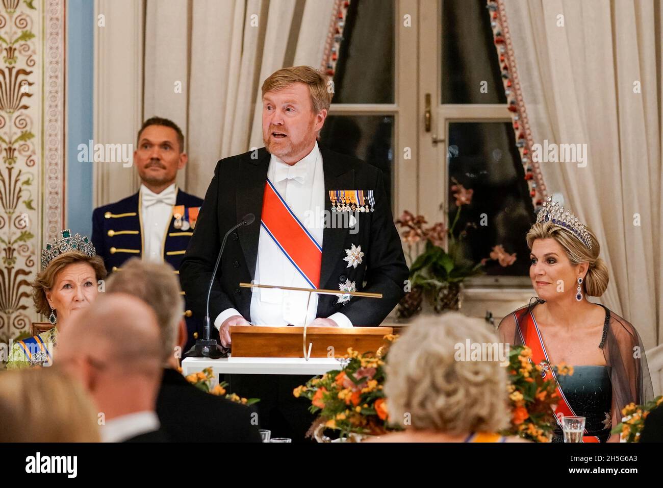 Queen norway state dinner hi-res stock photography and images - Alamy