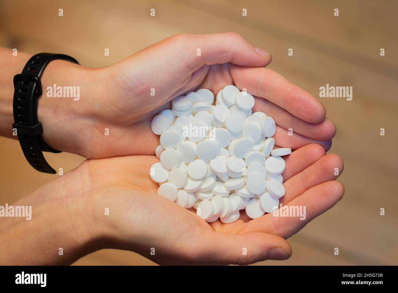Tablets in hand. Medical concept disease treatment Stock Photo - Alamy