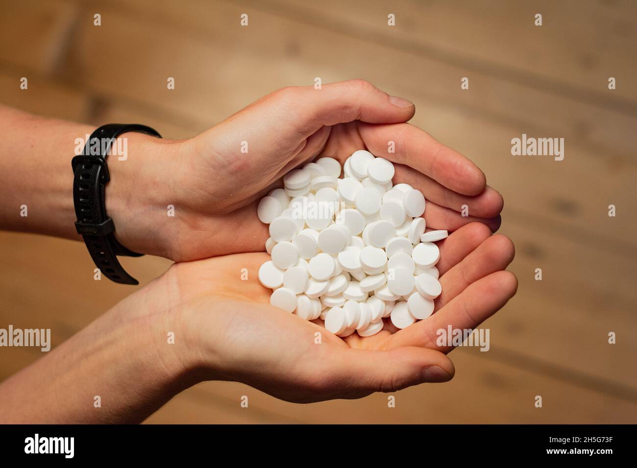 Tablets in hand. Medical concept disease treatment Stock Photo - Alamy