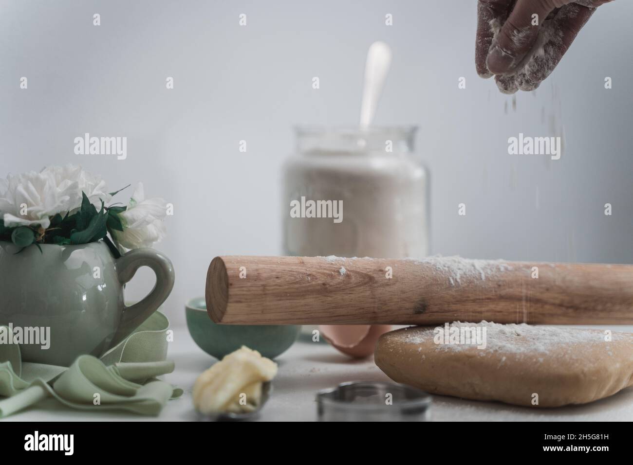 Selective of wooden rolling pin and flour on a table for baking Stock ...