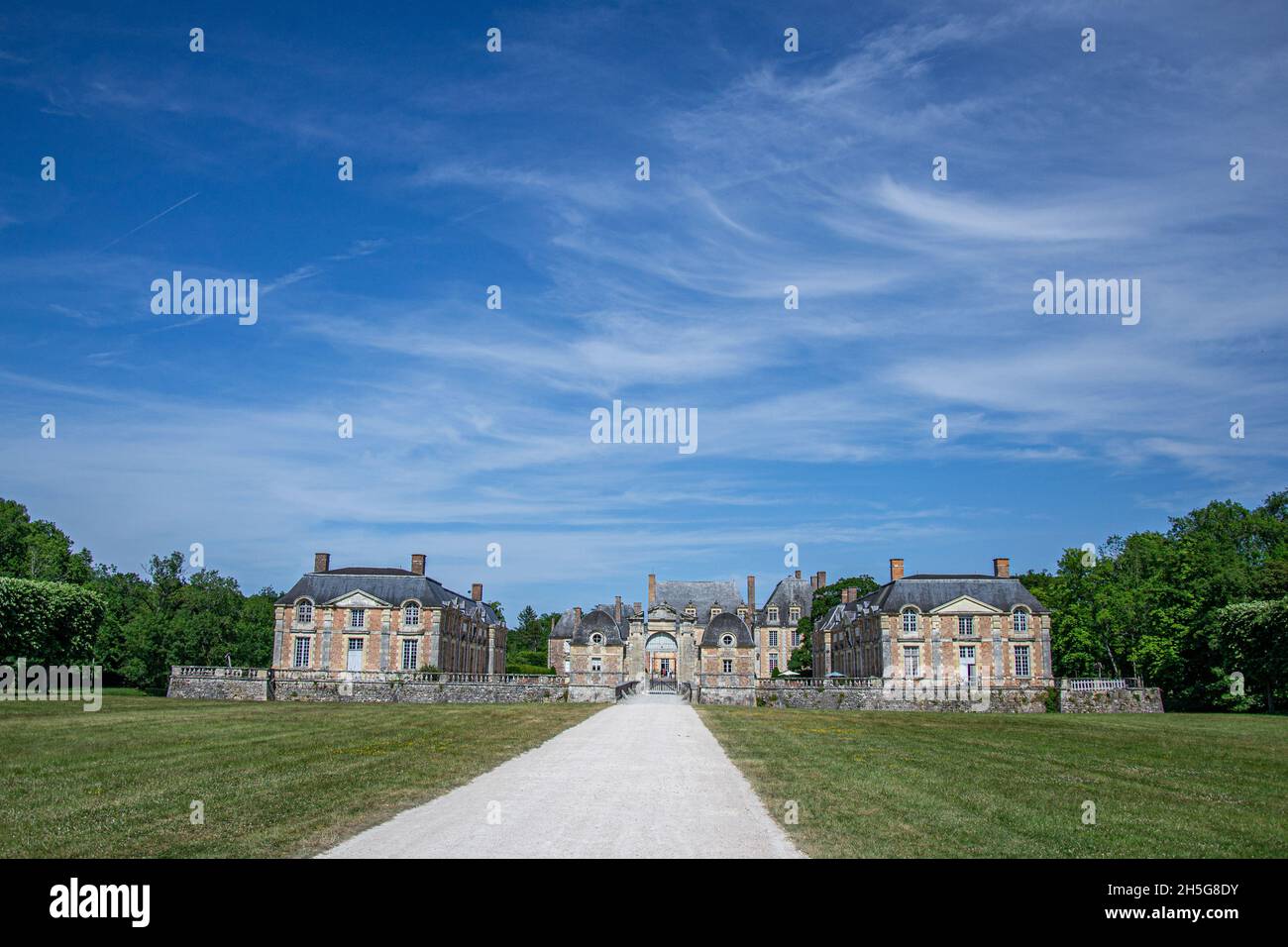 |La Ferte Saint Aubin, France, 06-07-2015: Historical castle buildings ...