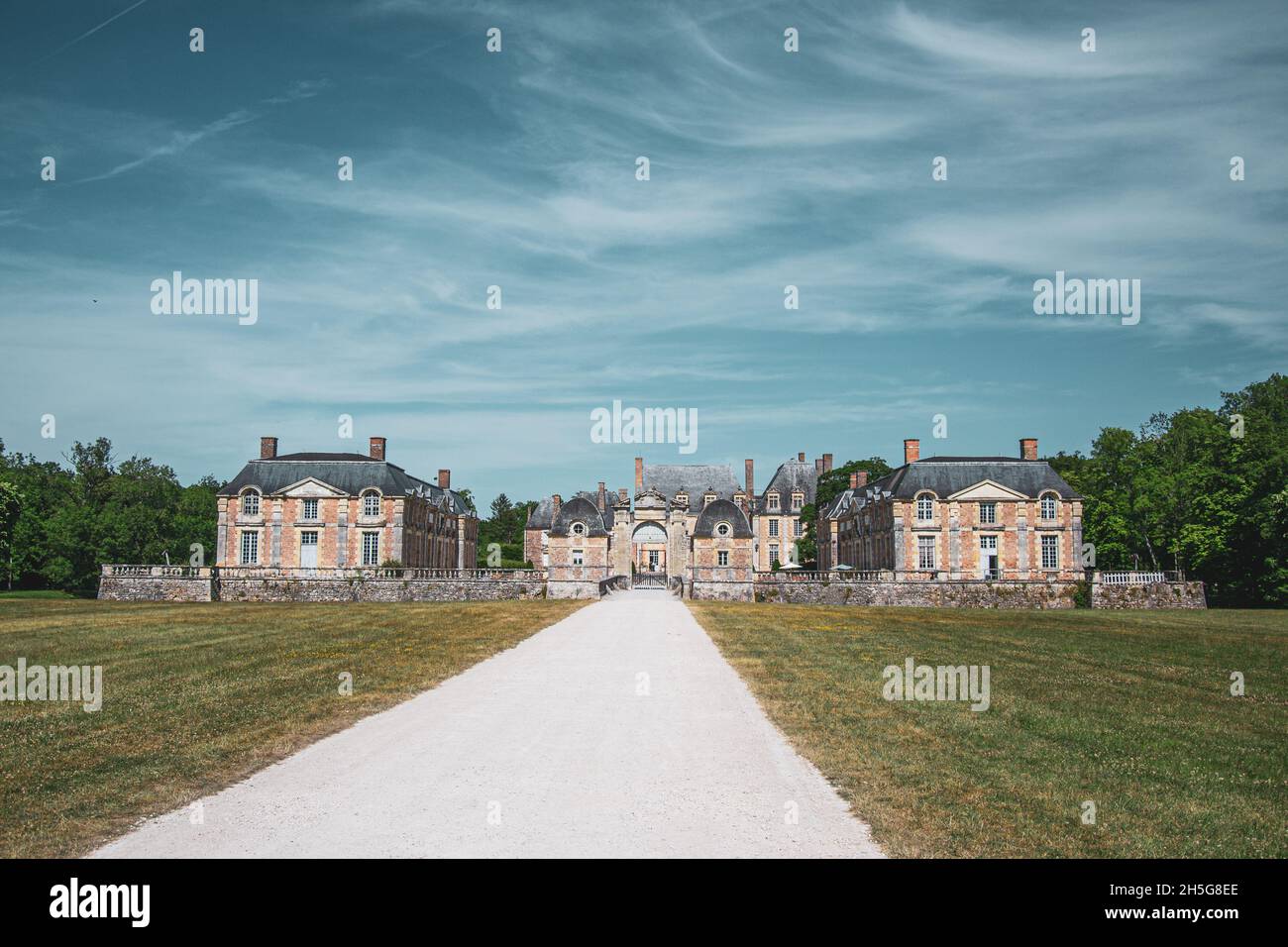 |La Ferte Saint Aubin, France, 06-07-2015: Historical castle buildings ...