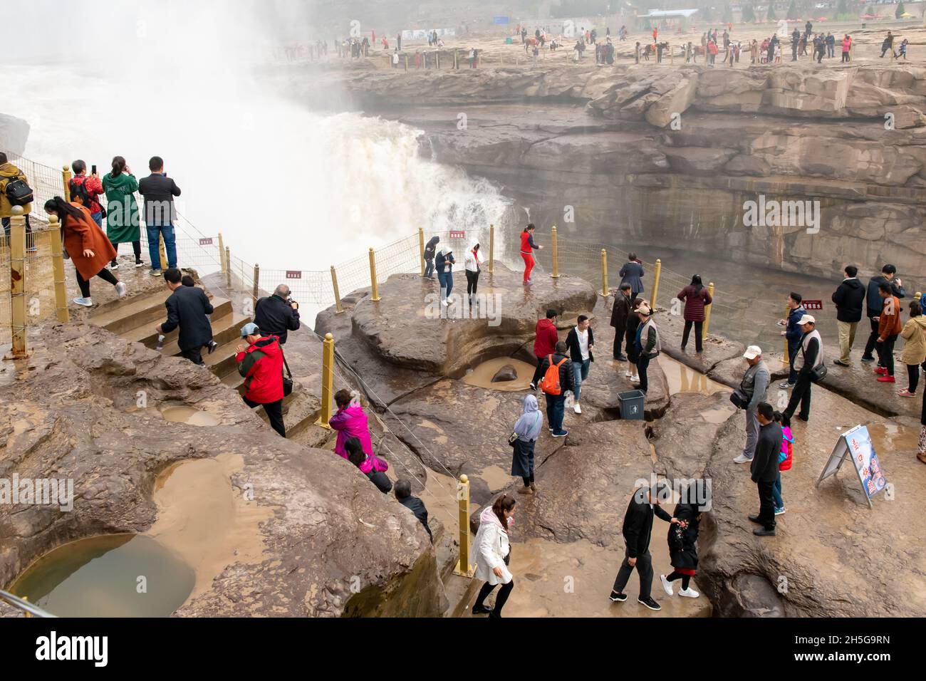 Hukou waterfall in Shaanxi Province is the largest yellow waterfall in ...