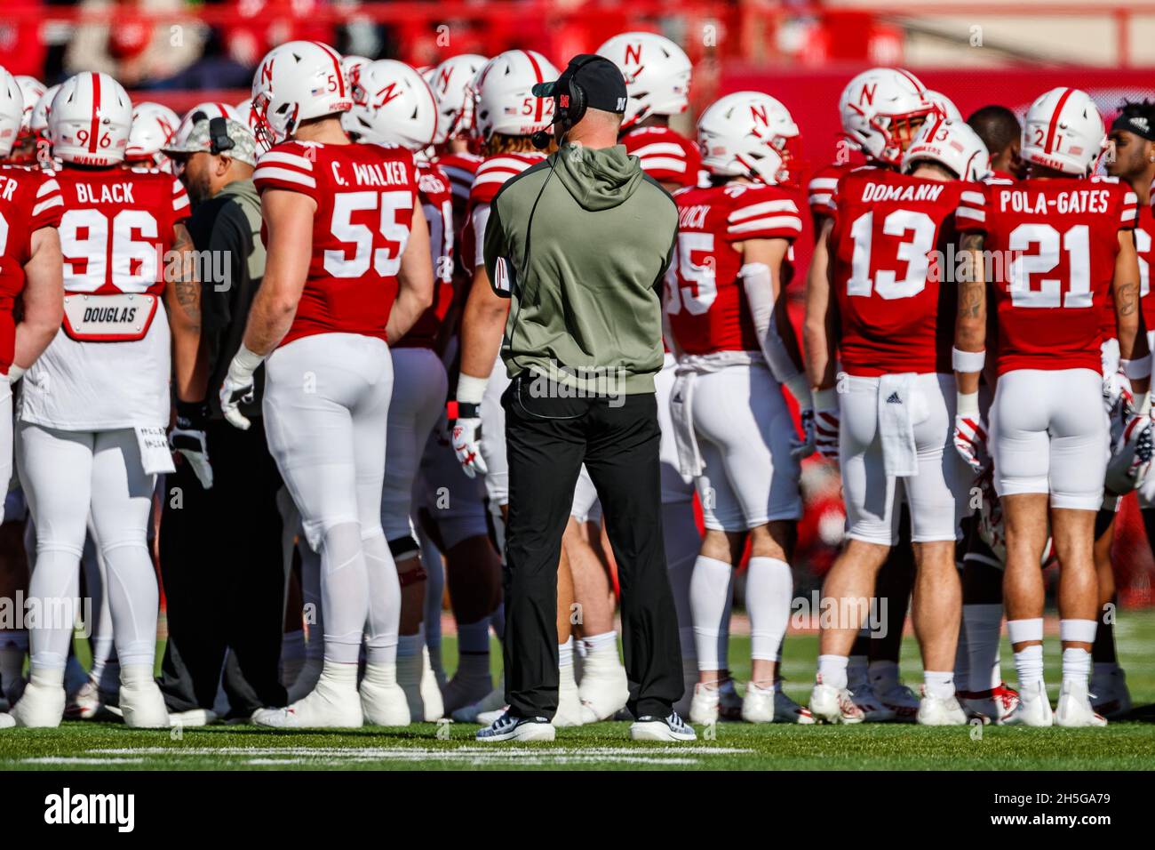 Huddle stands hi-res stock photography and images - Alamy