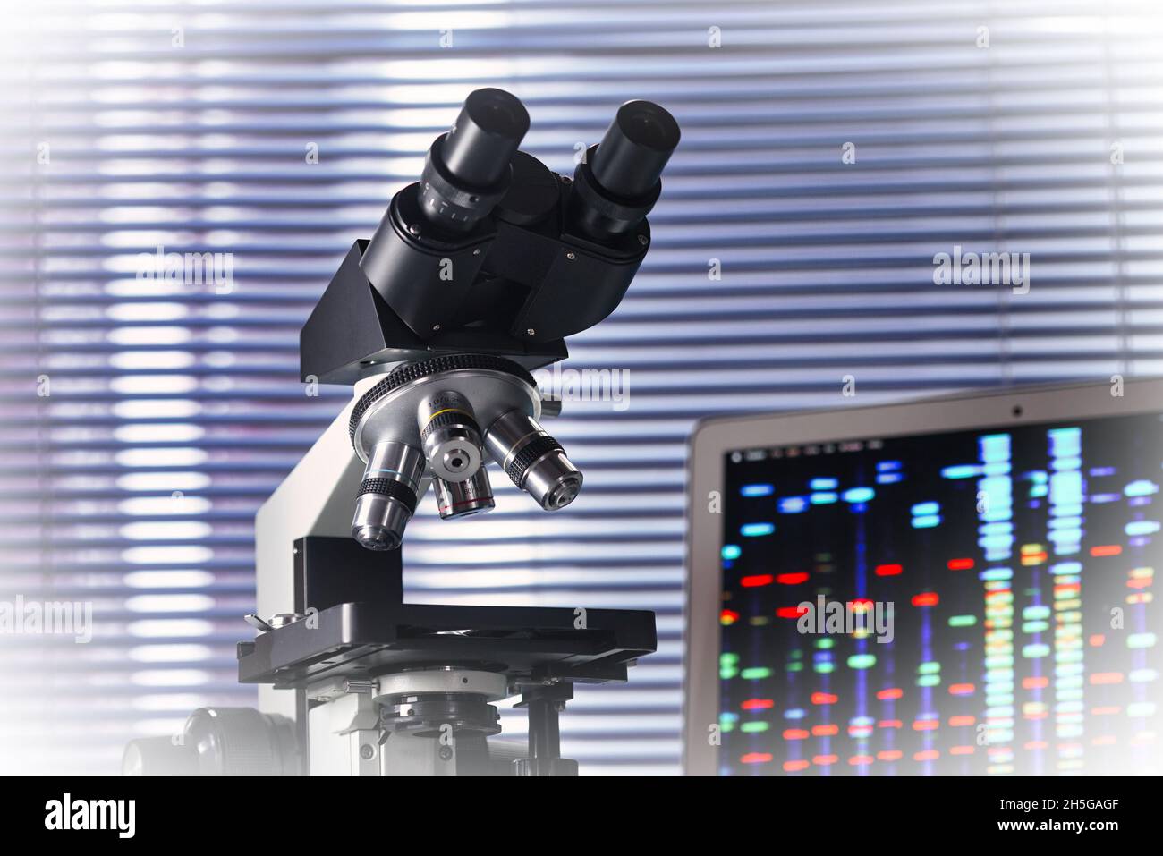 Laboratory laptop hi-res stock photography and images - Alamy