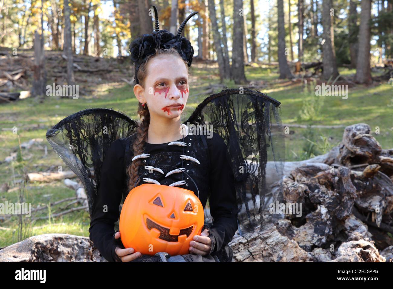 Child dressed up in Halloween costume for trick or treat Stock Photo ...
