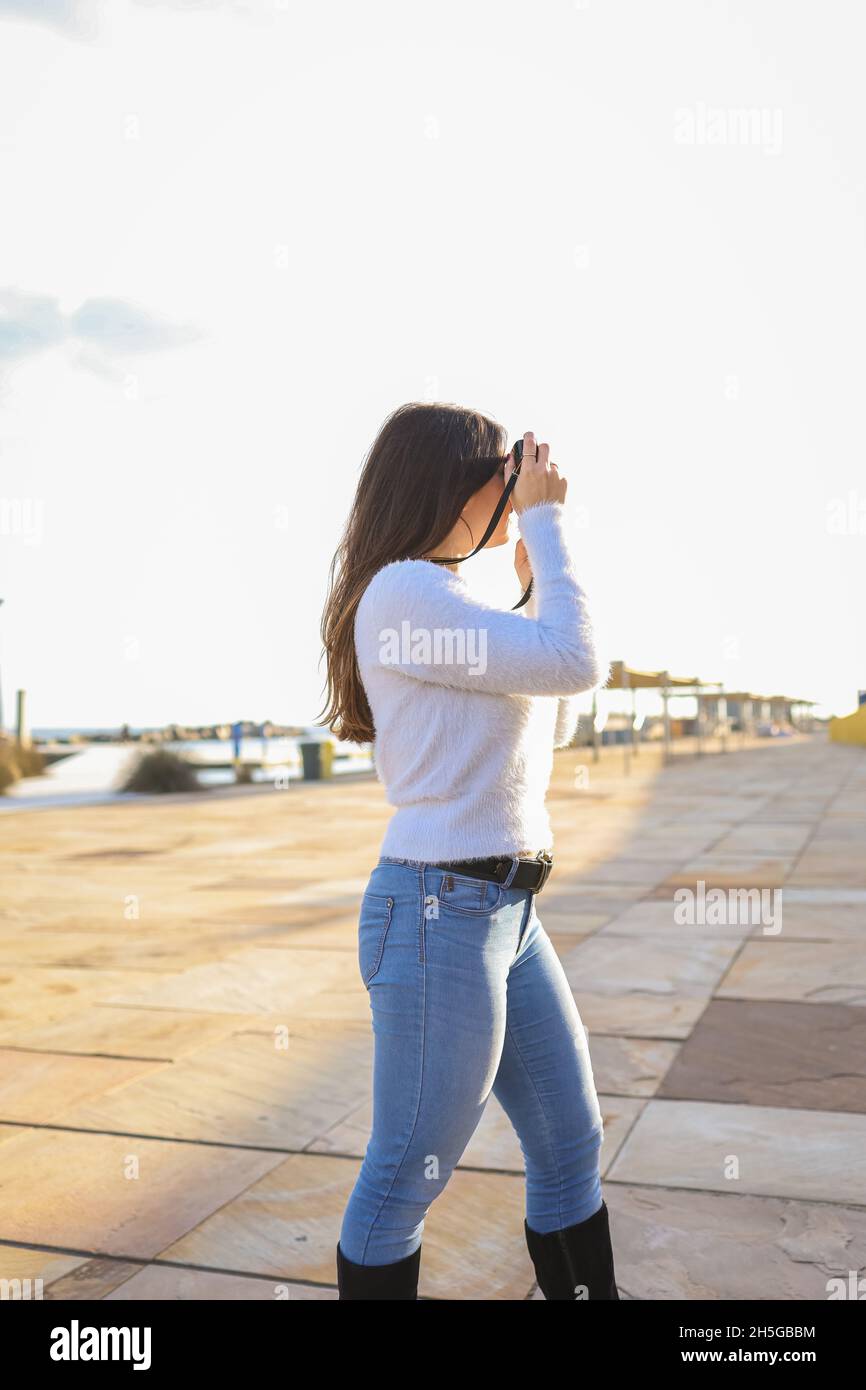 Photographer coast female camera hi-res stock photography and images ...