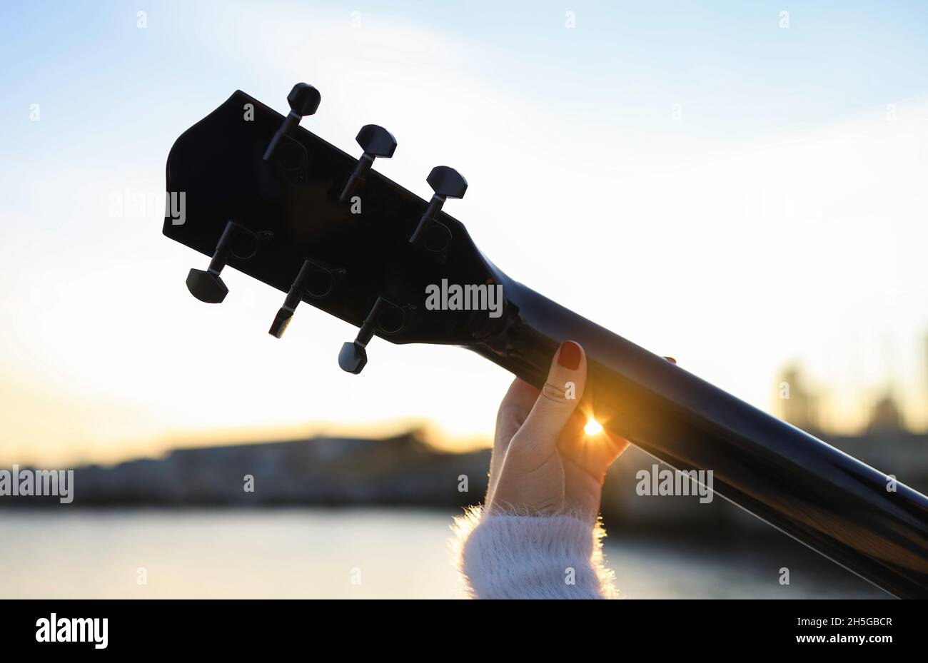 Acoustic guitar music hi-res stock photography and images - Alamy