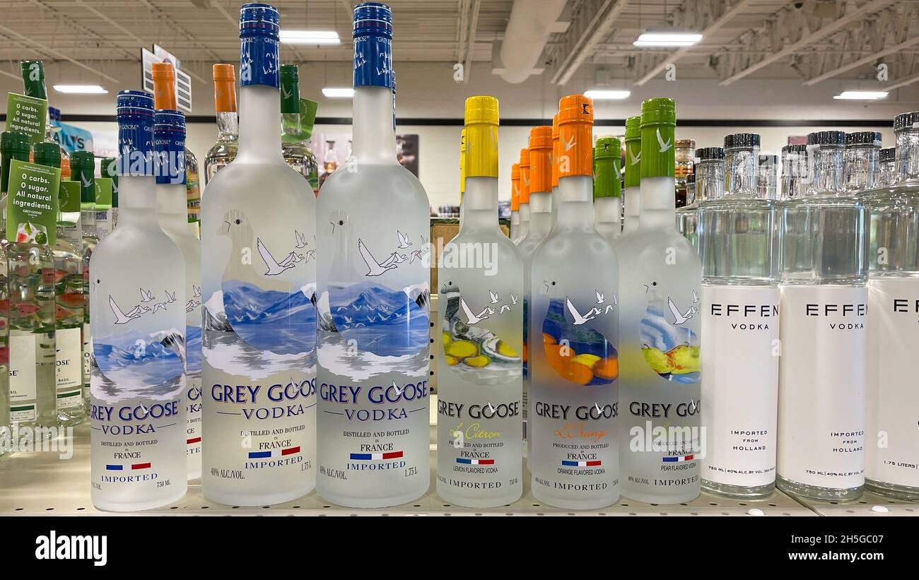 Vodka bottles grey goose hi-res stock photography and images - Alamy