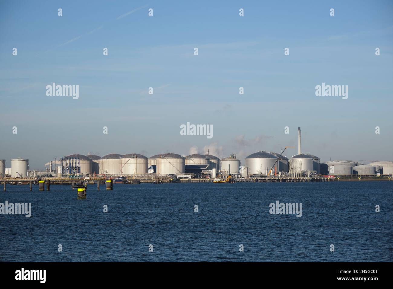 Oil and gas industry in rotterdam, The Netherlands Stock Photo - Alamy