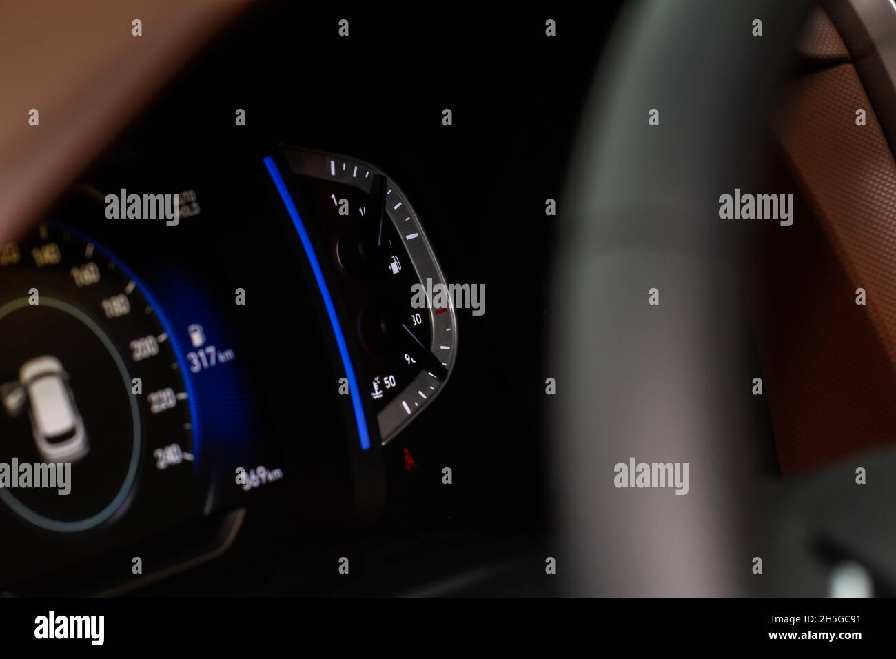 Fuel gauge close up. Car fuel dashboard details Stock Photo - Alamy