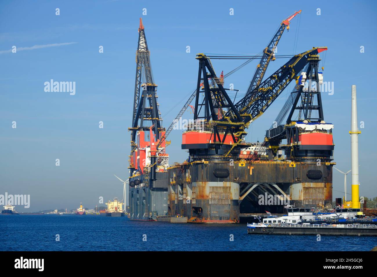 crane vessel for offshore platform installation Stock Photo - Alamy