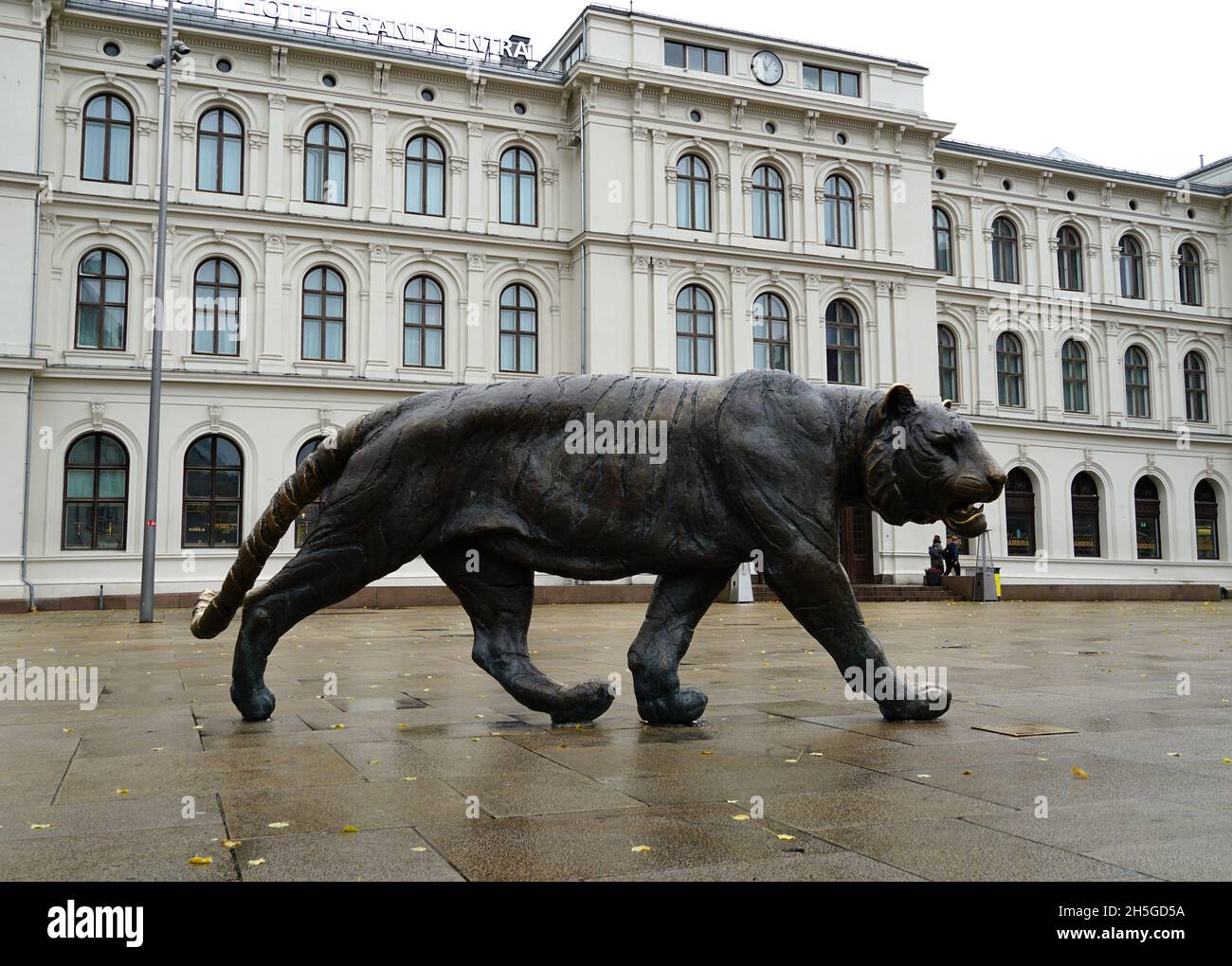 Norway, 28th October 2021. Symbol of Oslo, sculpture of black tiger on ...