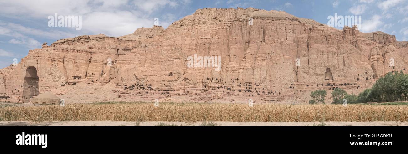 Afghanistans bamiyan buddha hi-res stock photography and images - Alamy