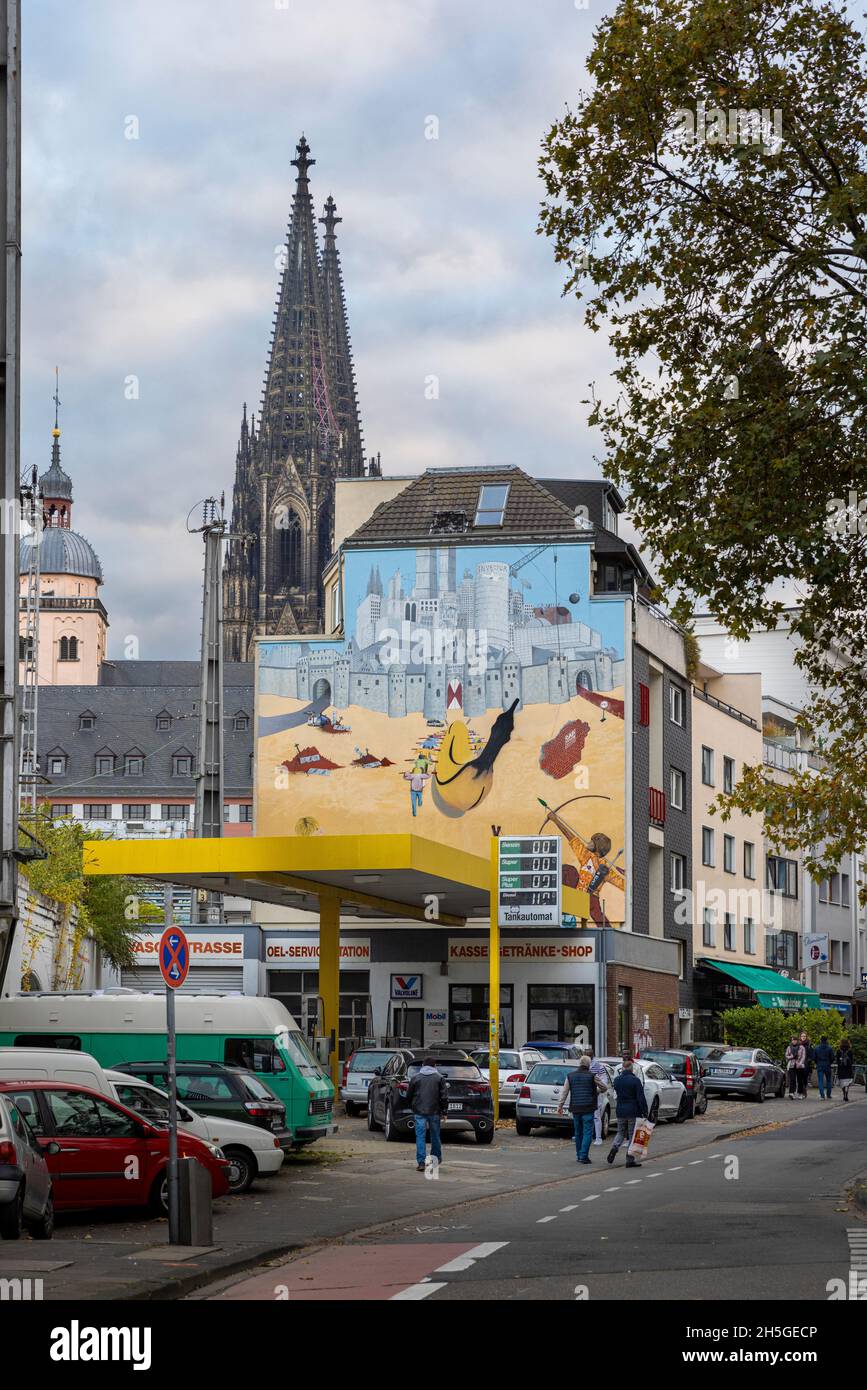 Historical and modern buildings in Cologne autumn weather Stock Photo ...