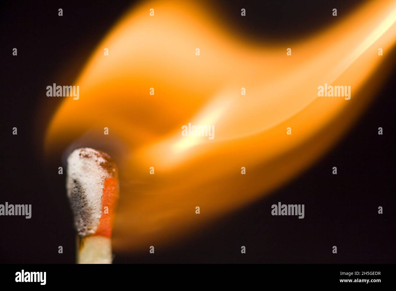 Match on fire hi-res stock photography and images - Alamy