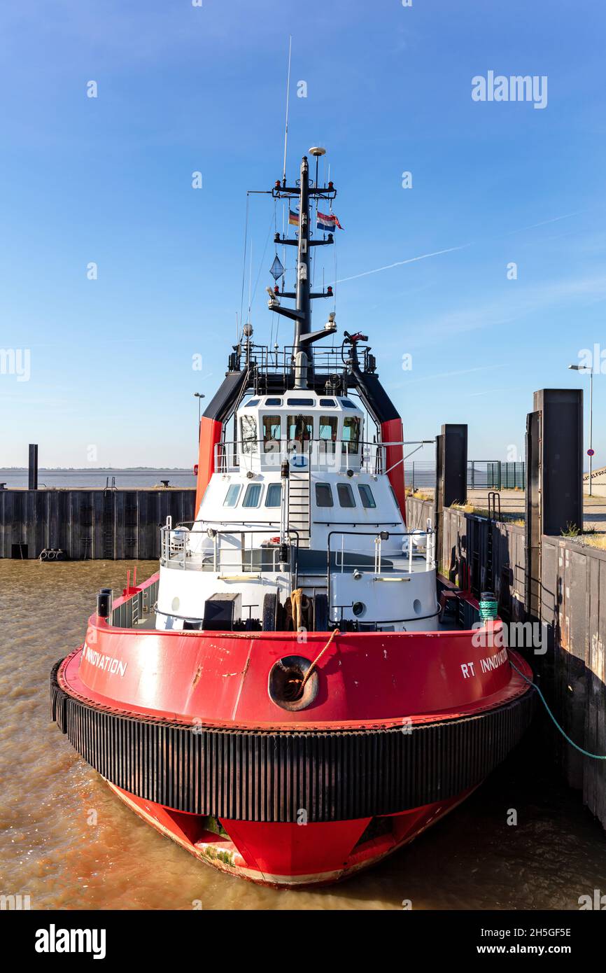 Boluda Towage Europe tugboat RT INNOVATION in the port of Bremerhaven ...