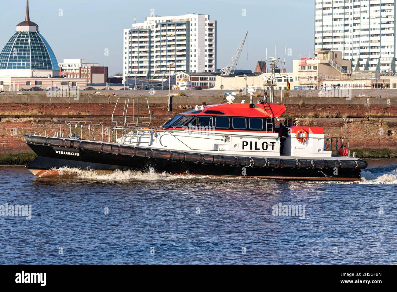 Pilot tender hi-res stock photography and images - Alamy