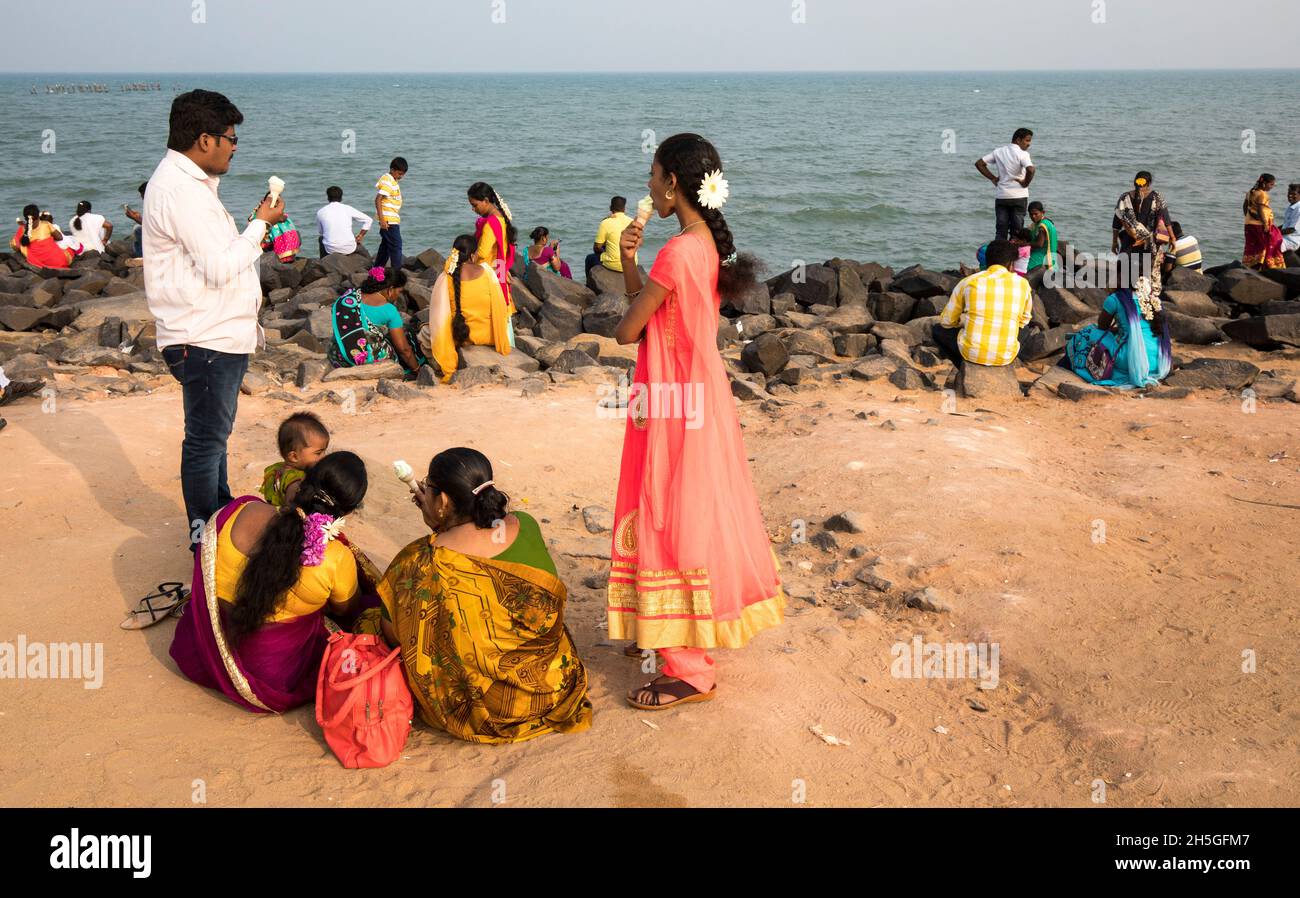Families on Promenade Beach along the Bay of Bengal in Puducherry ...