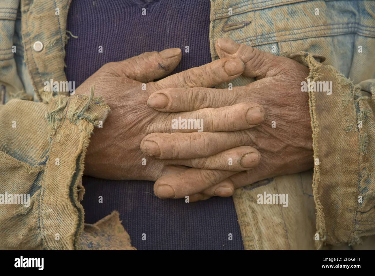 Farmers hands, Sacred Valley of the Incas, Peru Stock Photo - Alamy