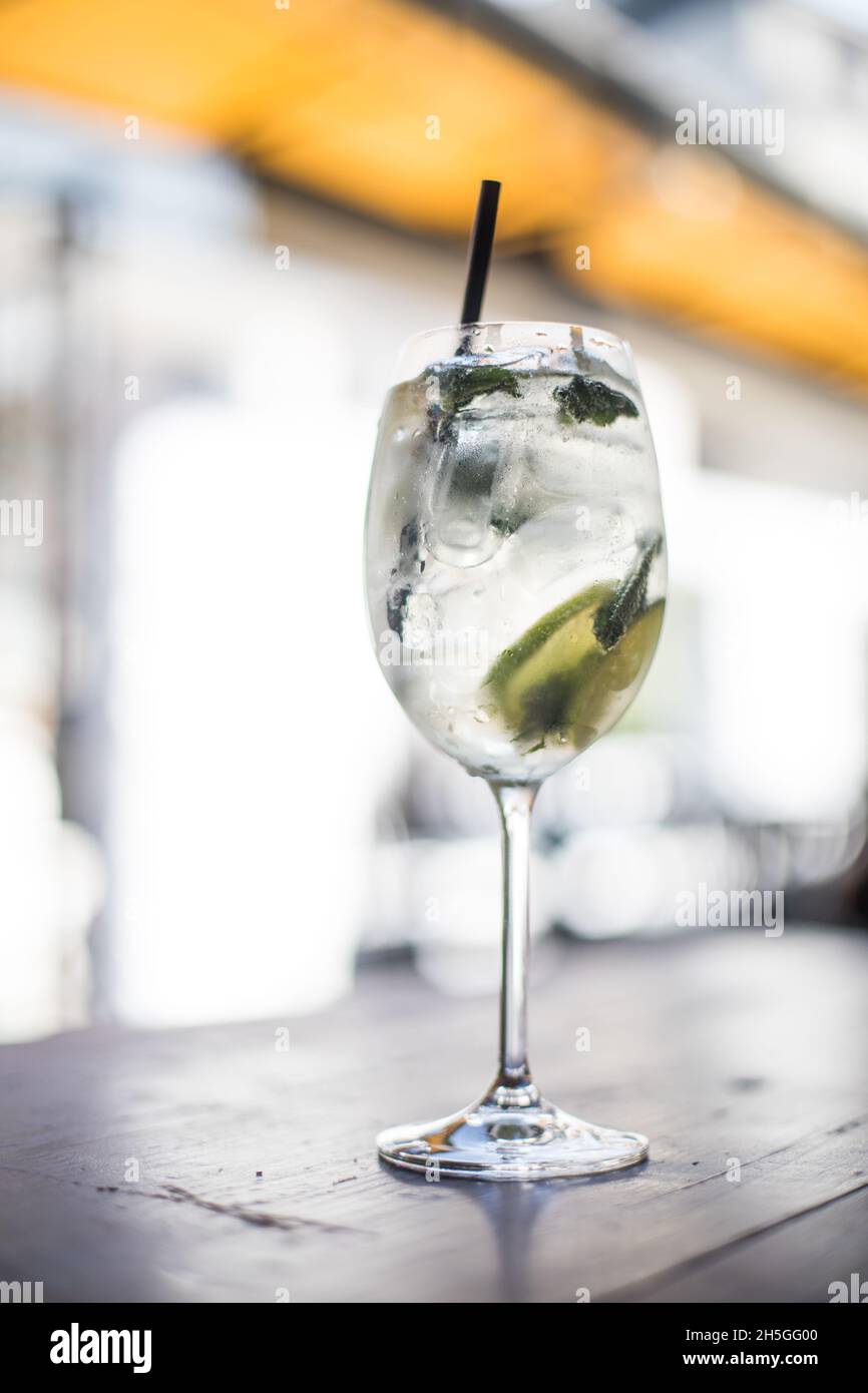 Clear sparkling champagne cocktail hi-res stock photography and images ...