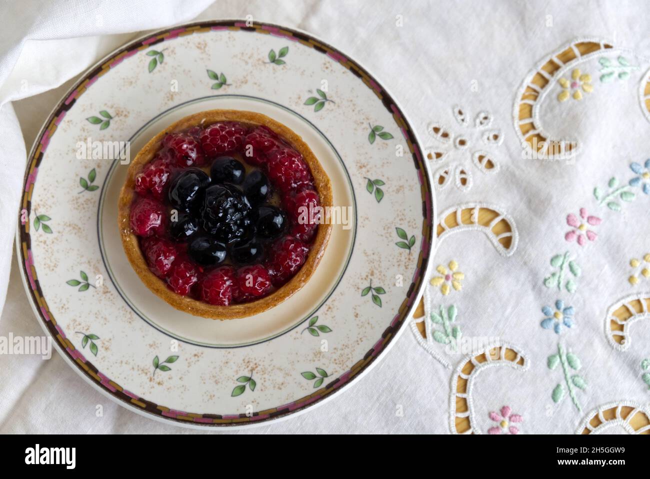 flat lay of a delicious tart with berries and custard Stock Photo - Alamy