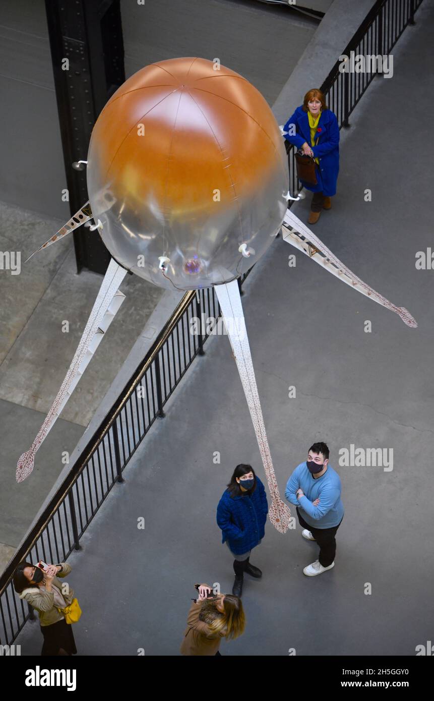 09/11/2021 Tate Modern London UK Anicka Yi’s amazing cybernetic life ...